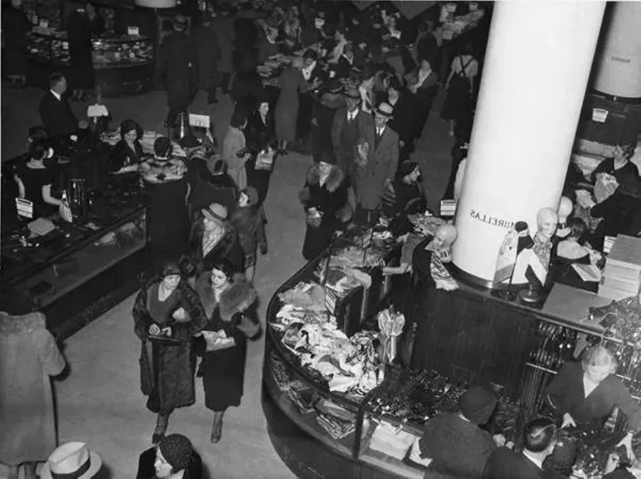 115 Vintage Photos of Shopping in Cleveland -- Including May Company ...