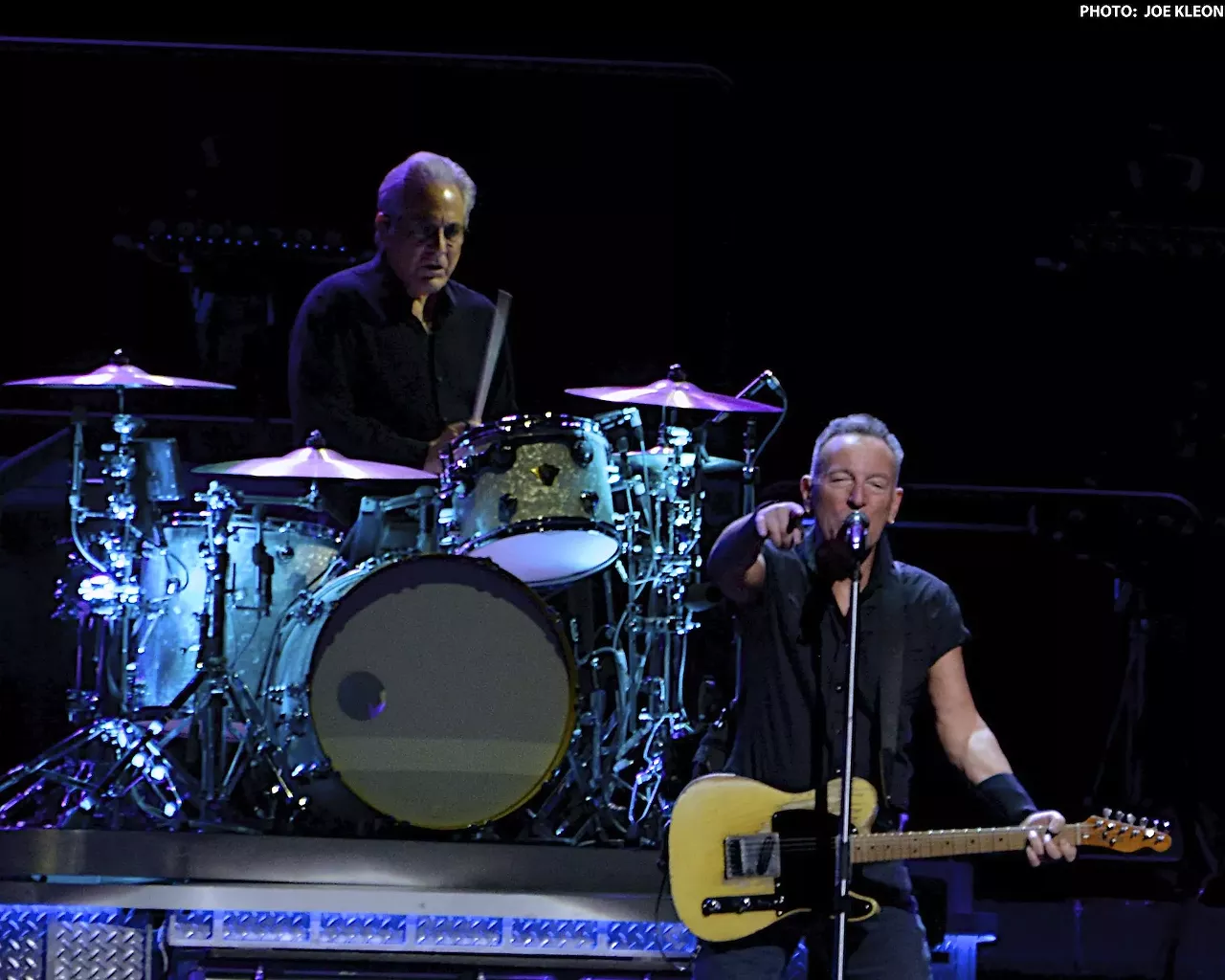 Concert Gallery: Bruce Springsteen and the E Street Band Dazzle in ...