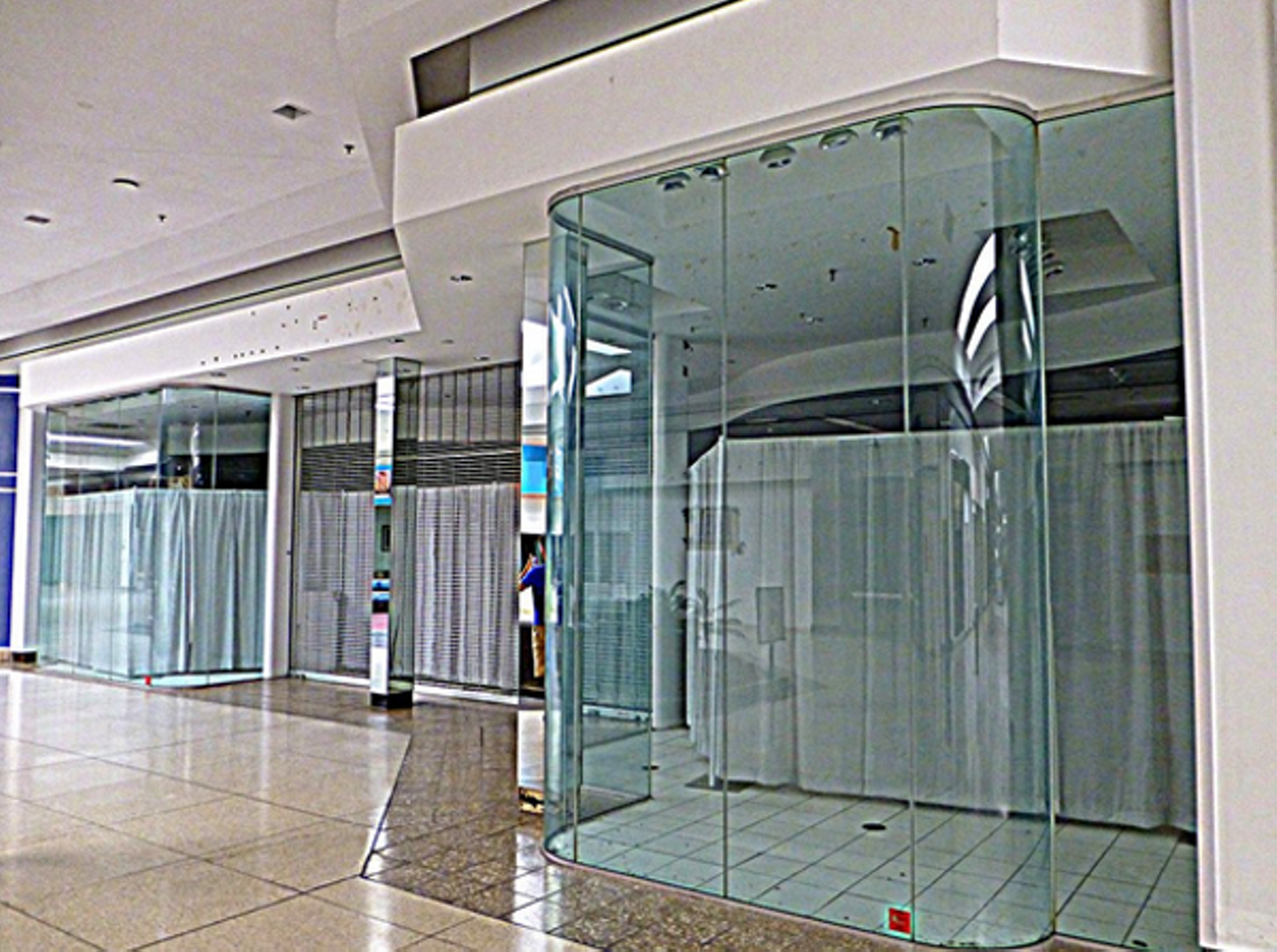 Eerie Photos of the Old and (Mostly) Abandoned Euclid Square Mall ...