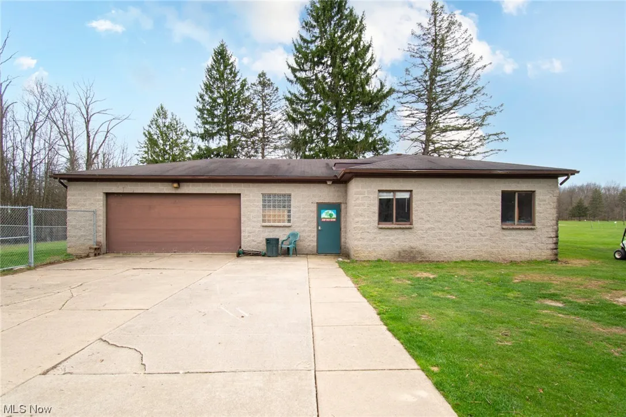 $750,000 Ohio House Comes With a Nine-Hole Par 3 Course and Driving ...