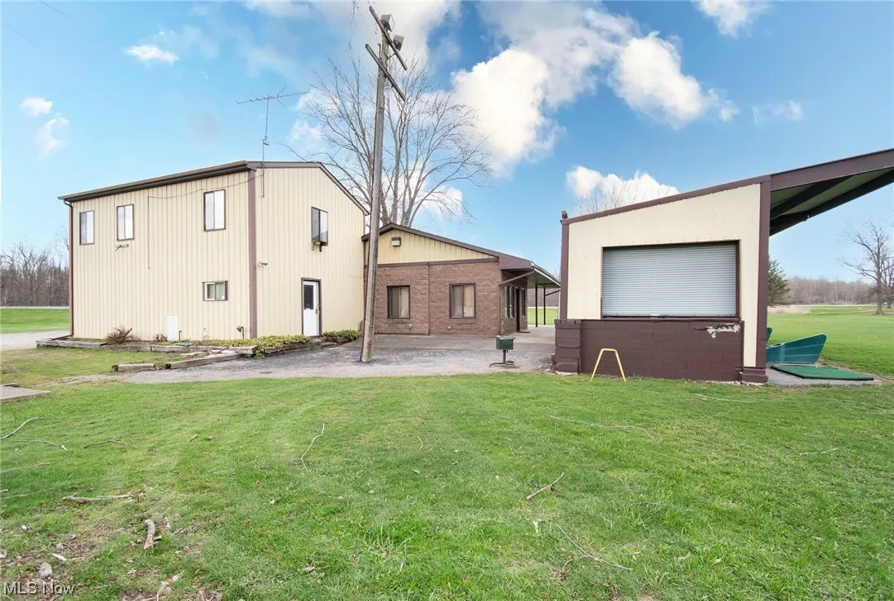 $750,000 Ohio House Comes With a Nine-Hole Par 3 Course and Driving ...