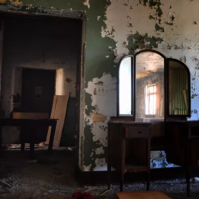 21 Stunning Photographs of Cleveland's Urban Decay by Photographer Seph ...