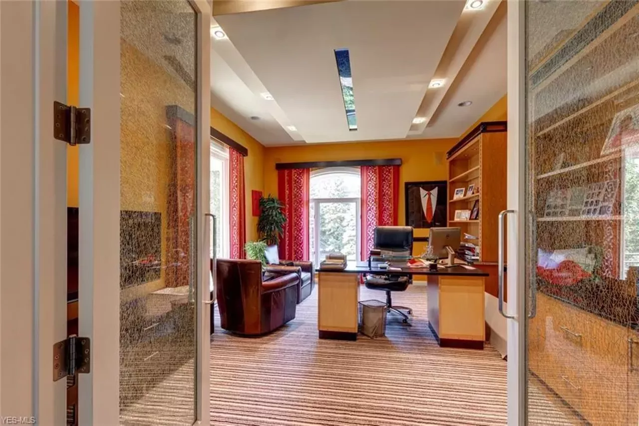 This Pepper Pike Home Is A Mashup Of 1980s Mall Vibes And Mid-Century ...