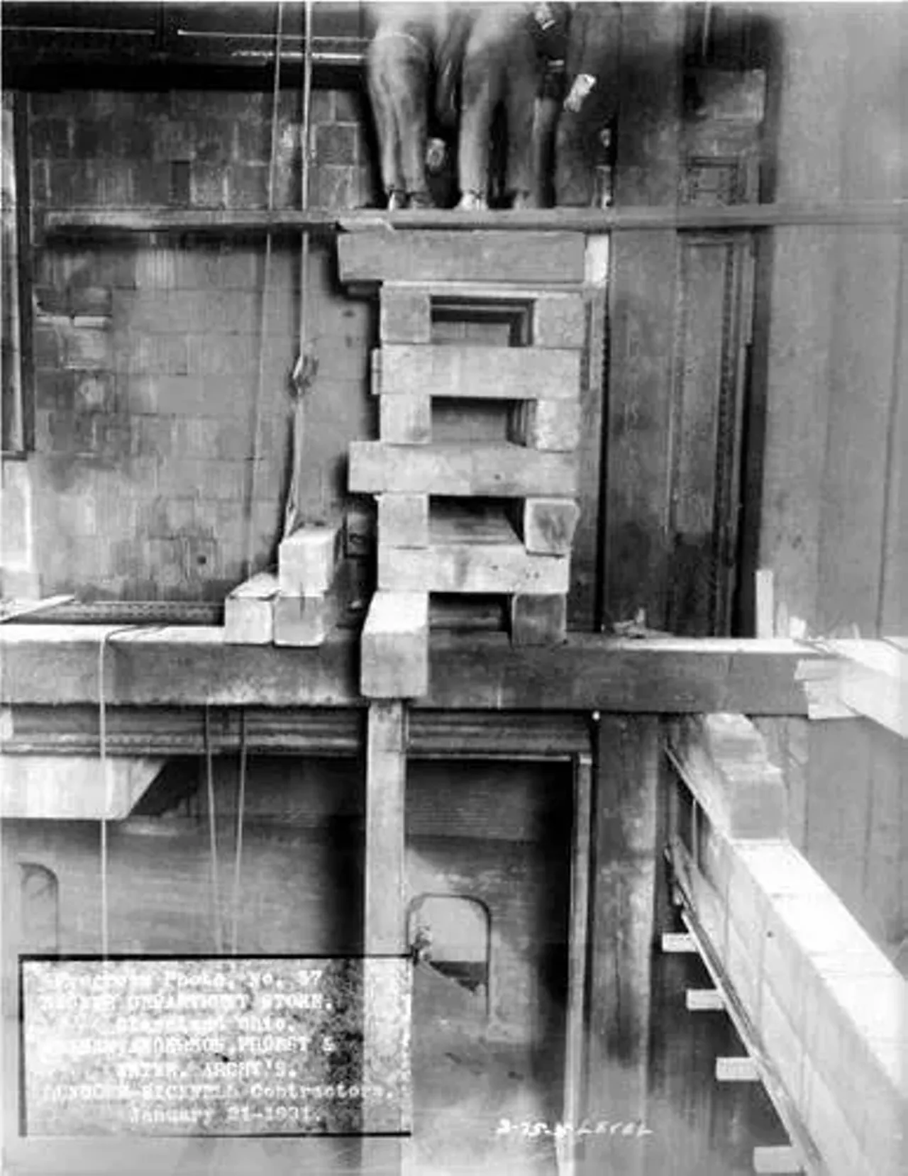 31 Vintage Photos of the Higbee's Department Store Building ...